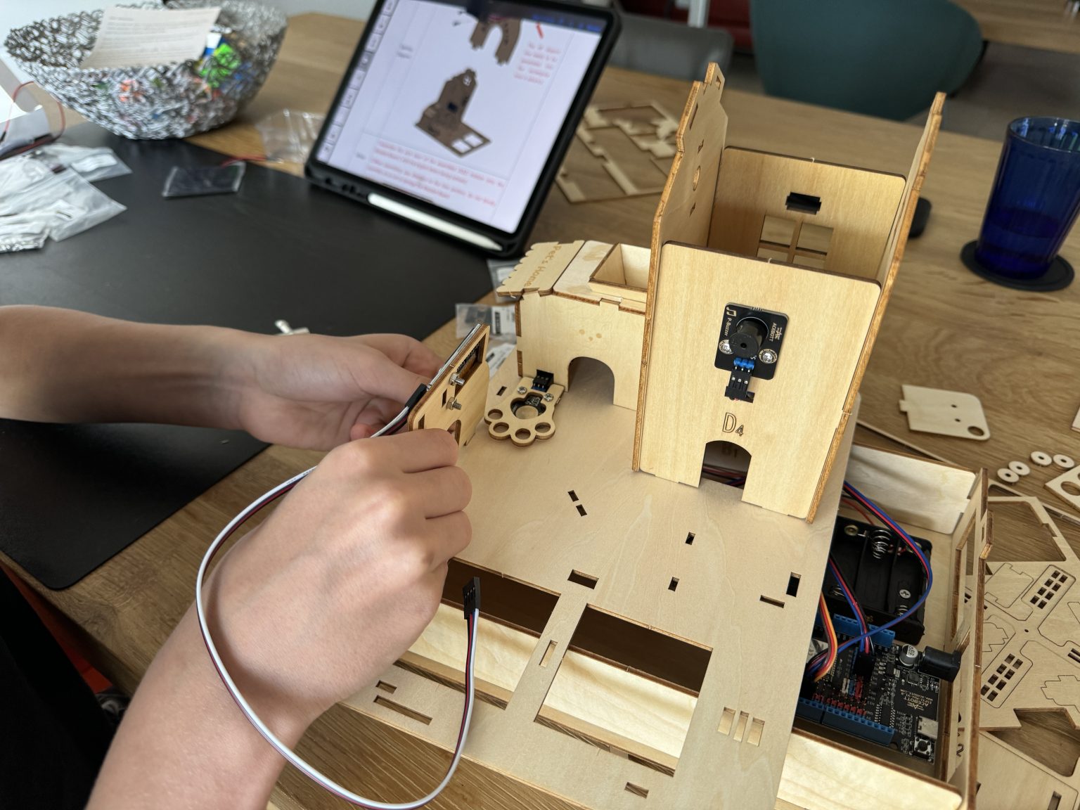 IOT Farming with the ACEBOTT ESP32 Smart Farm kit - ingeniousmakers.com