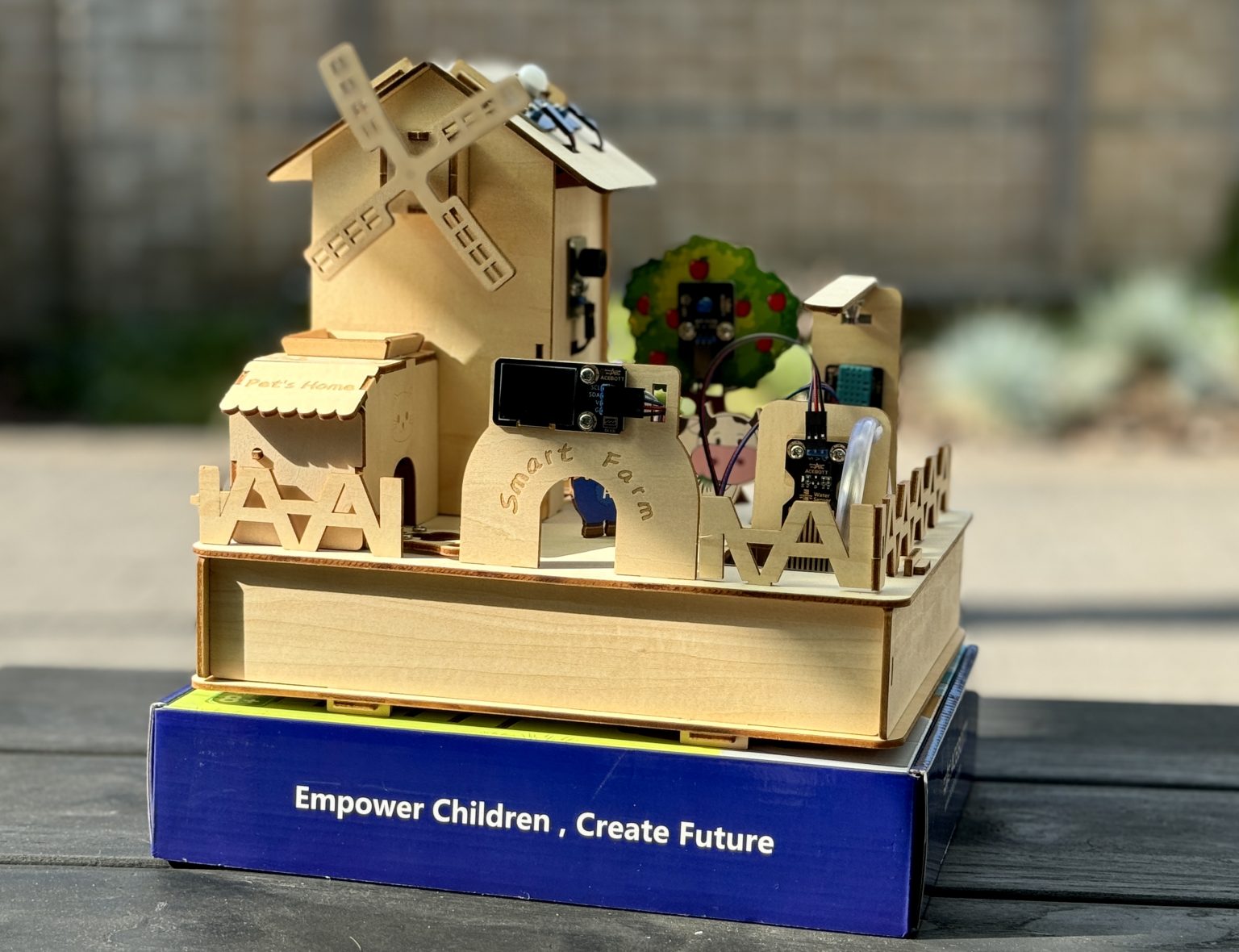 IOT Farming with the ACEBOTT ESP32 Smart Farm kit - ingeniousmakers.com